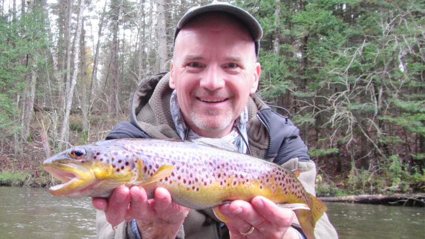 FLY FISHING TACTICS - Landing and Releasing Fish - Guide Recommended